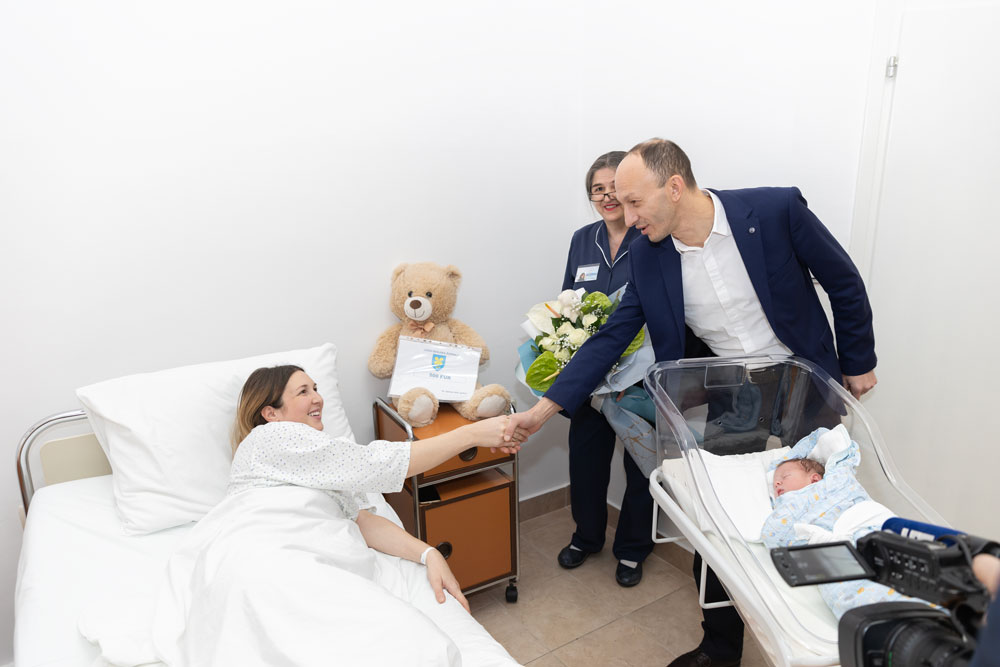 Dječak iz Gospića prva je beba rođena u Ličko-senjskoj županiji ...